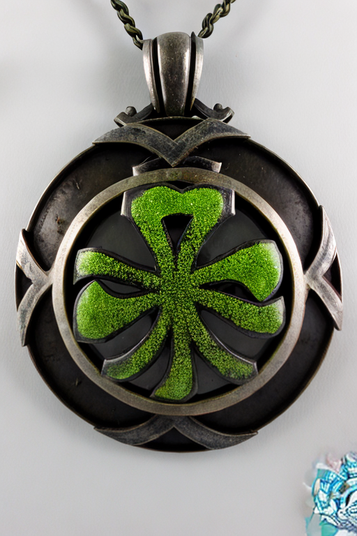 A shamrock with iron cross